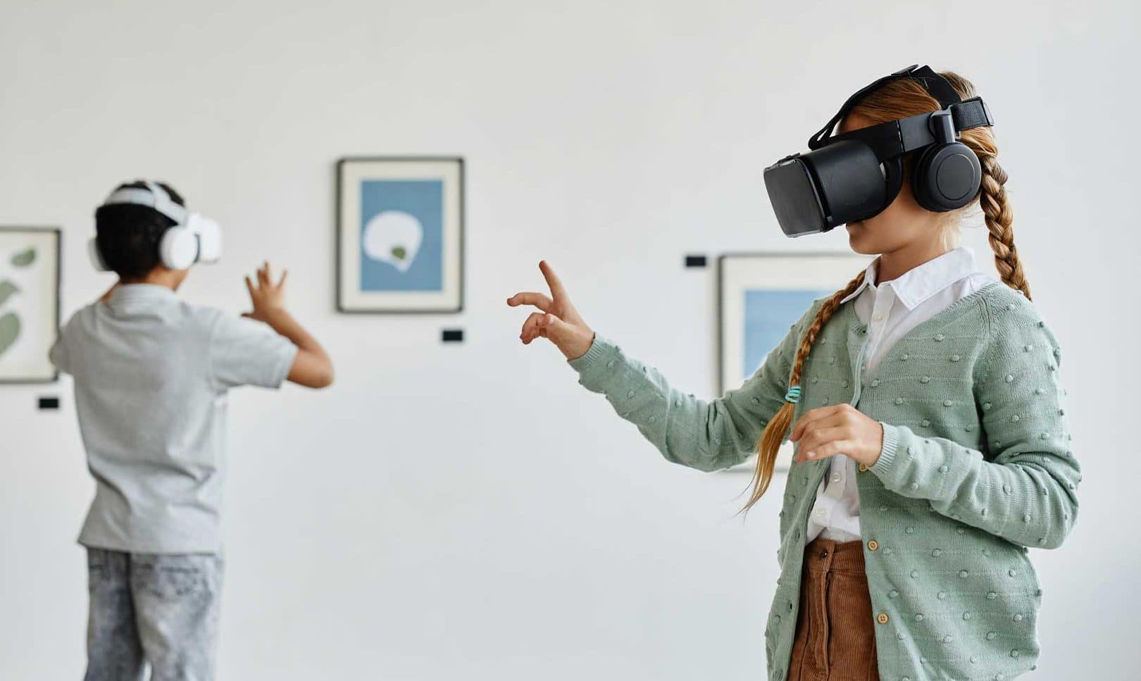 INNOVACIONES en REALIDAD VIRTUAL para EDUCACIÓN BÁSICA y PROFESIONAL